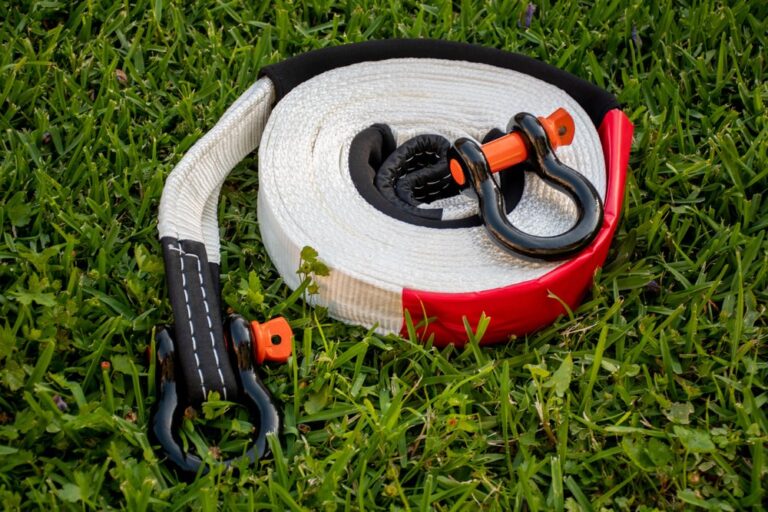 Winter Car Emergency Kit Checklist: Beyond Basic Supplies - Wild ...